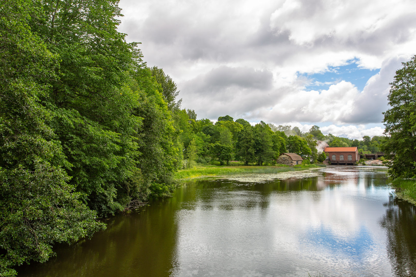 Billnäs friluftsled Kulturvallen och pontonbron över ån - Visit Raseborg