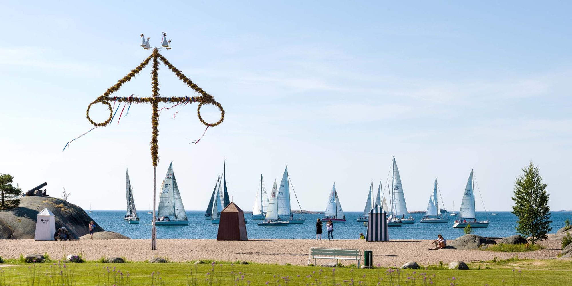 The summer bus operates between Hanko and Fiskars - Visit Raseborg